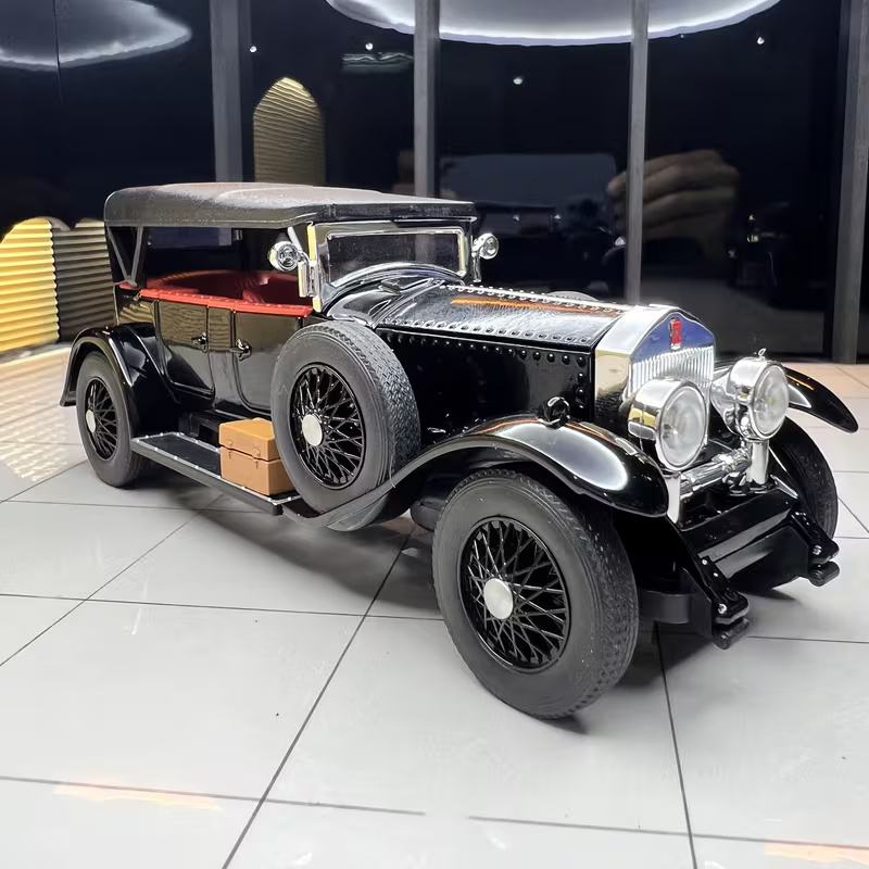 Starinski model automobila od metalne legure