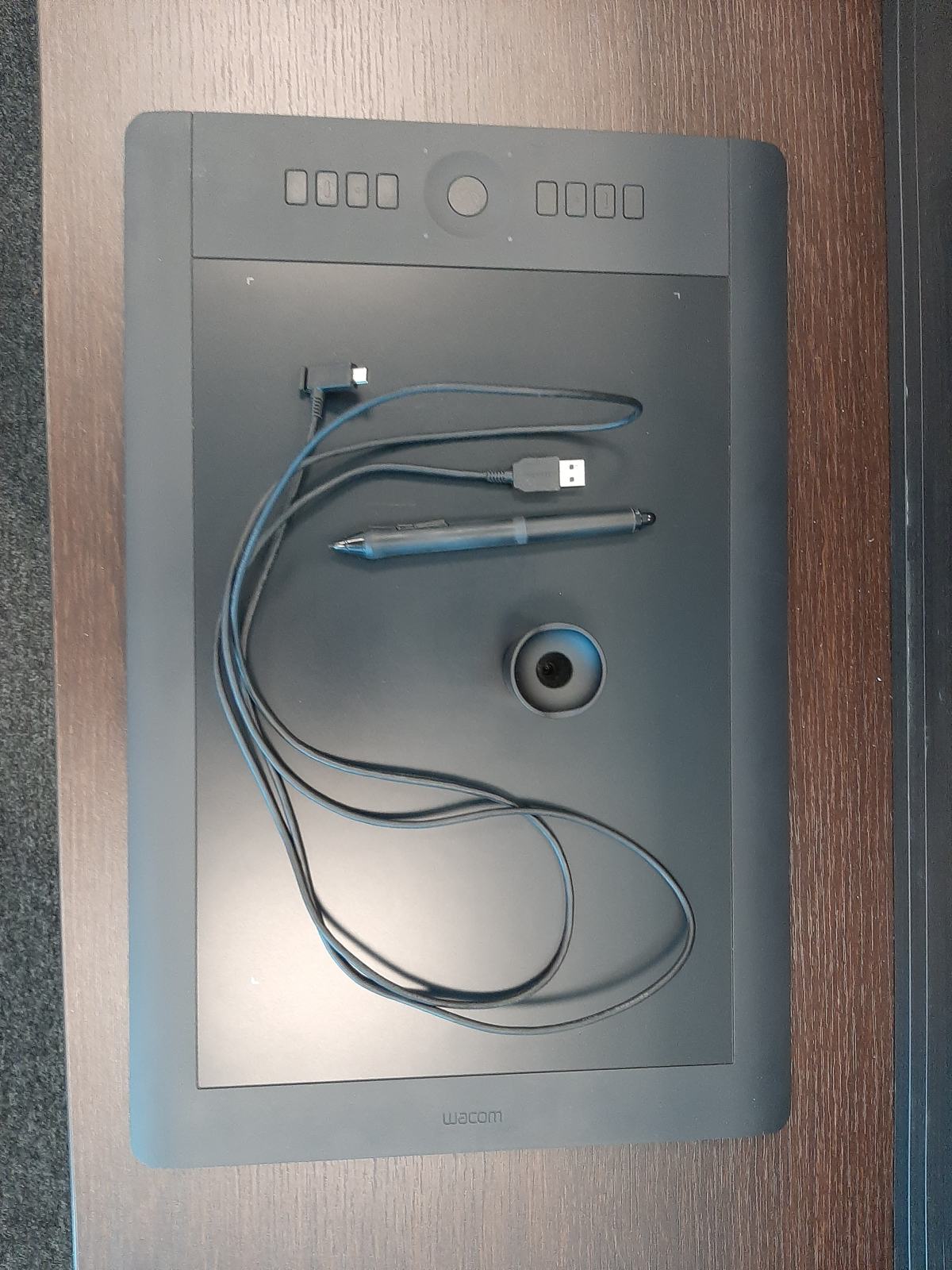 (26) Wacom Intuos PRO L PTH-851