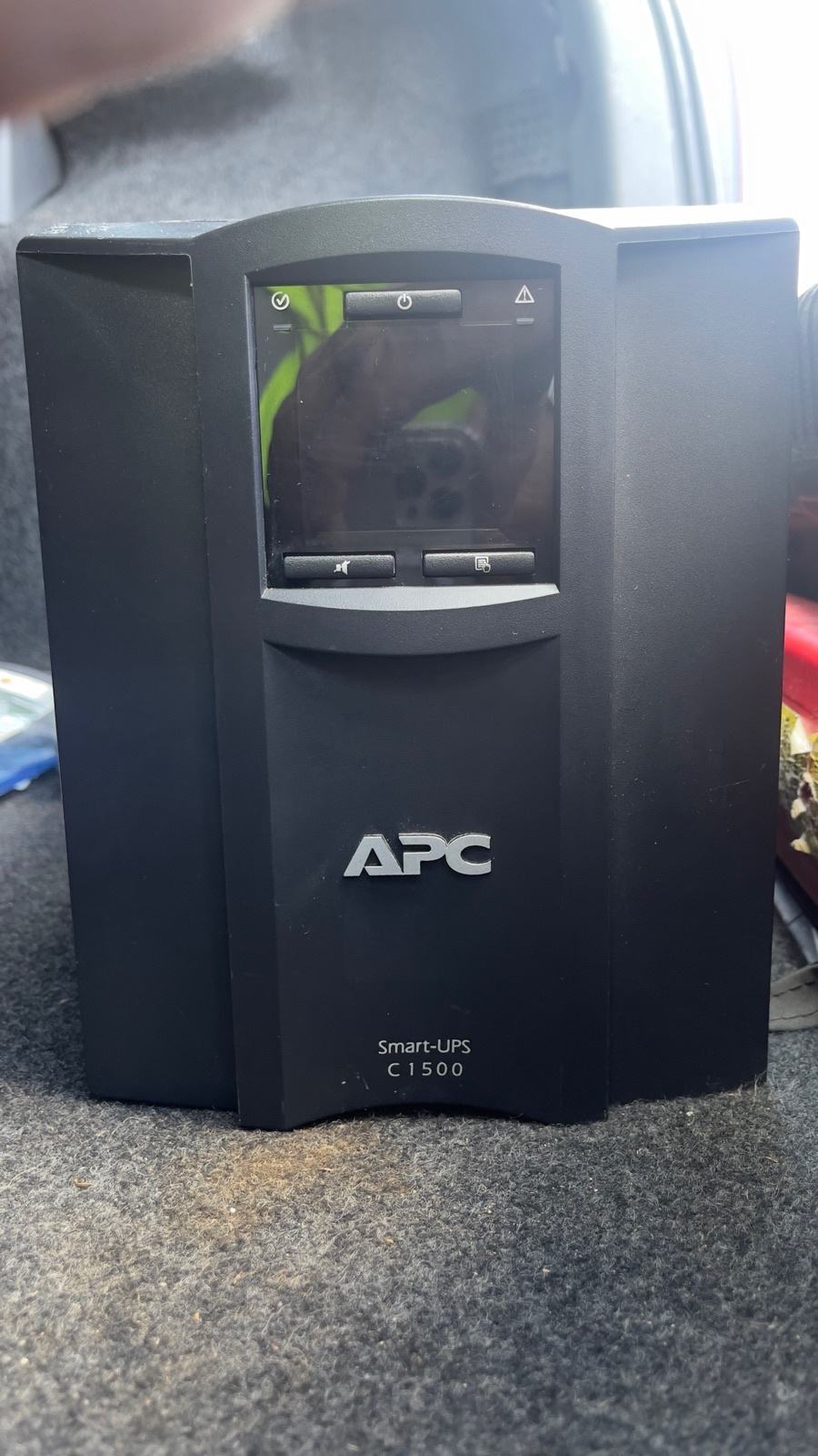 APC Smart-UPS C 1500VA LCD