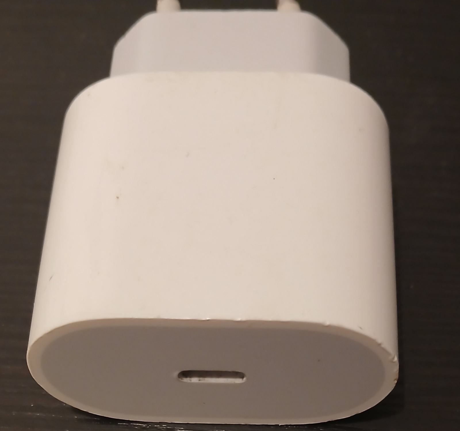APPLE AC ADAPTER A1692 ( USB C 5V/3A, 9V/2A )