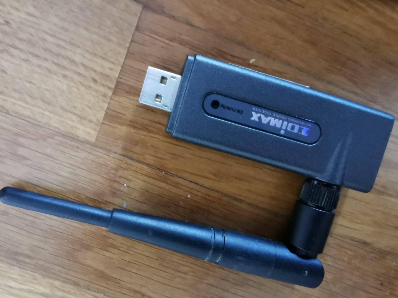 Edimax EW-7318USg WiFi Adapter + antena 12 dBi 38cm