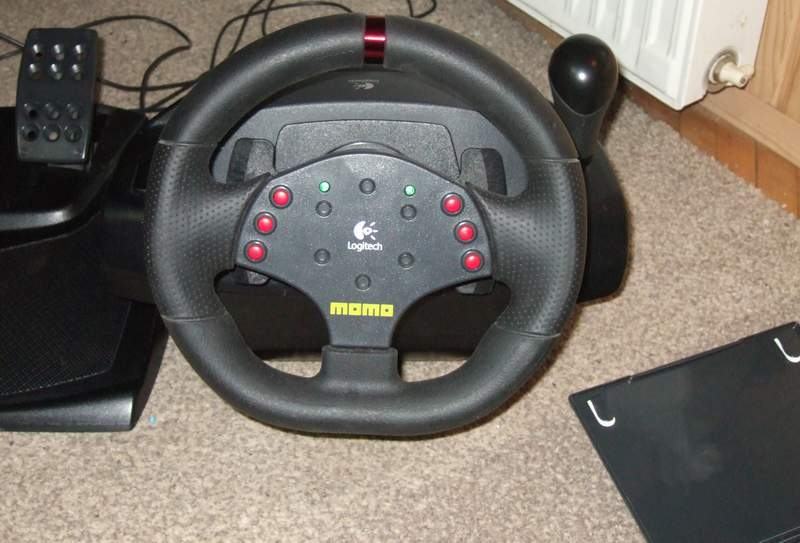 Logitech Momo Volan