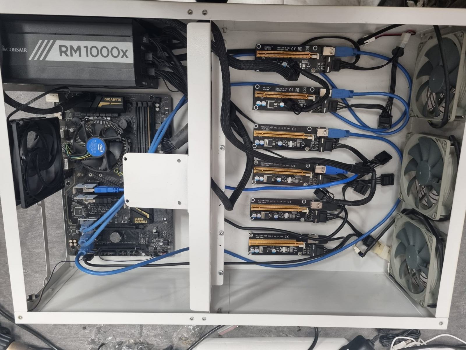 Mining rig bez grafičkih, 4U kućište, procesor, ploča, riseri