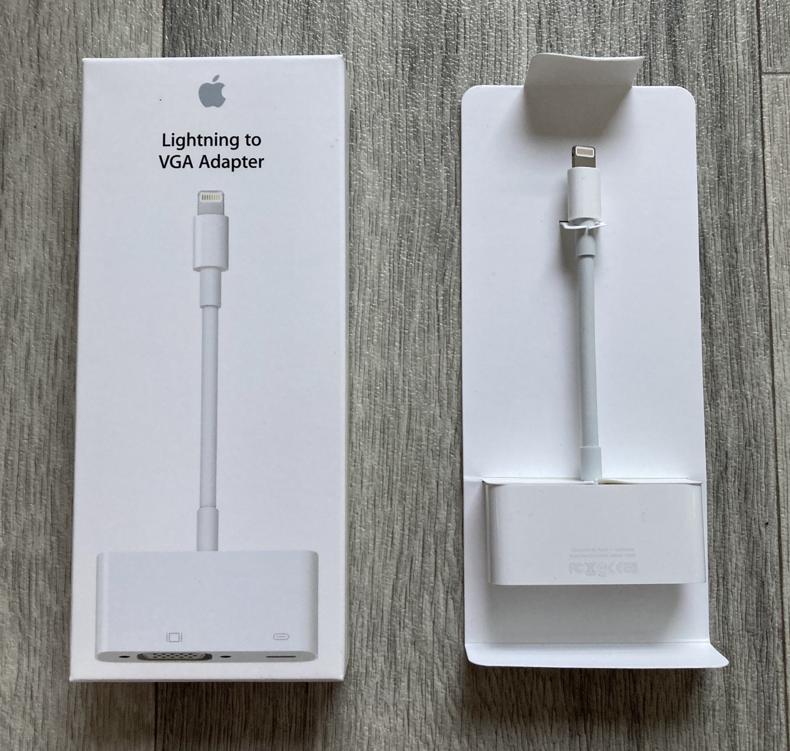 Original Apple A1439 Lightning u VGA adapter, ispravan, nekorišten