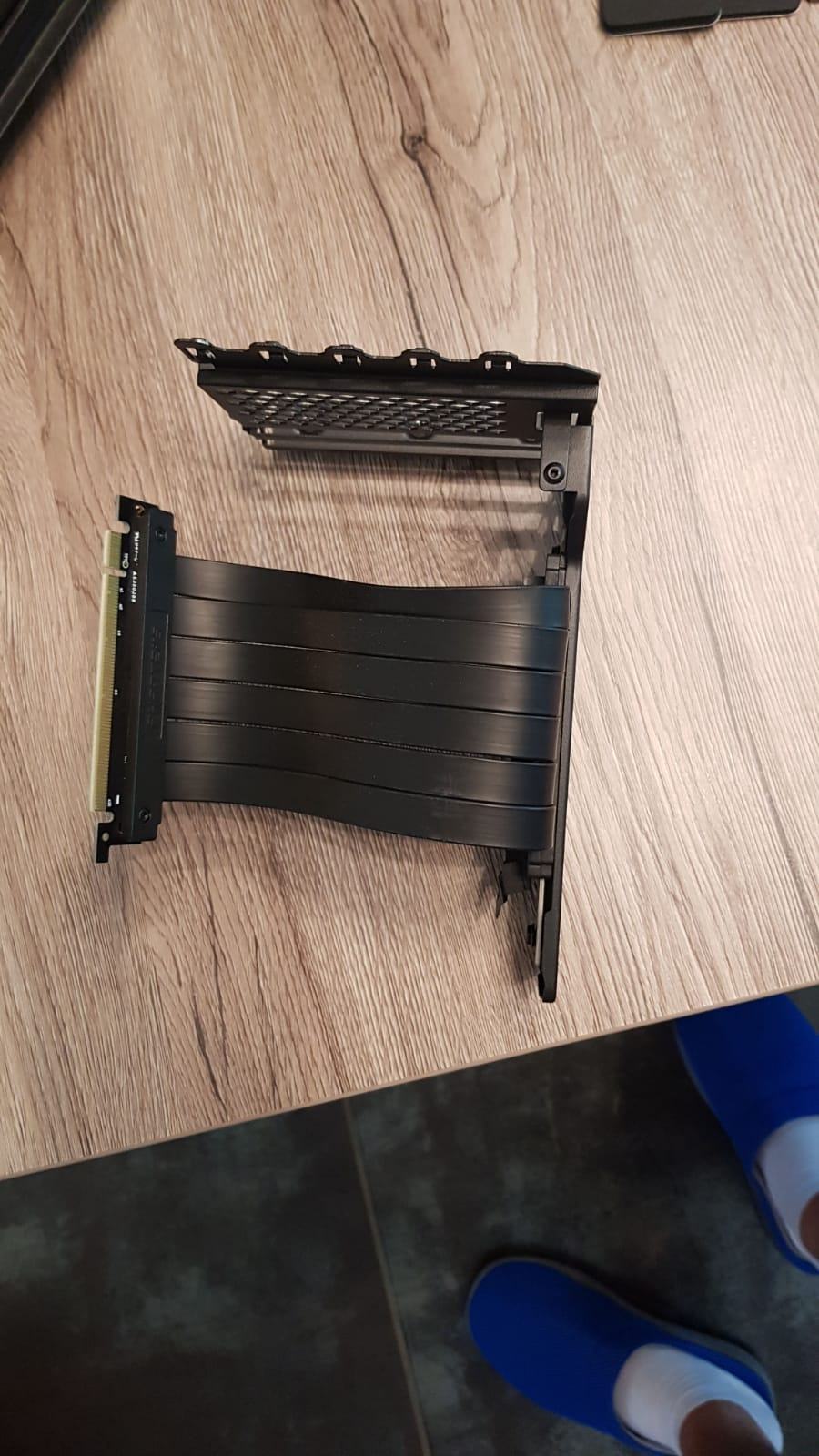 Phanteks Vertical GPU kit - Vertical mount