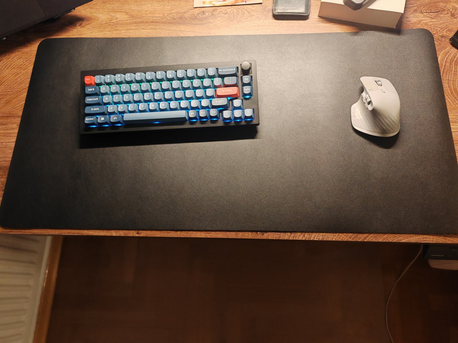 Podloga za miš i tipkovnicu