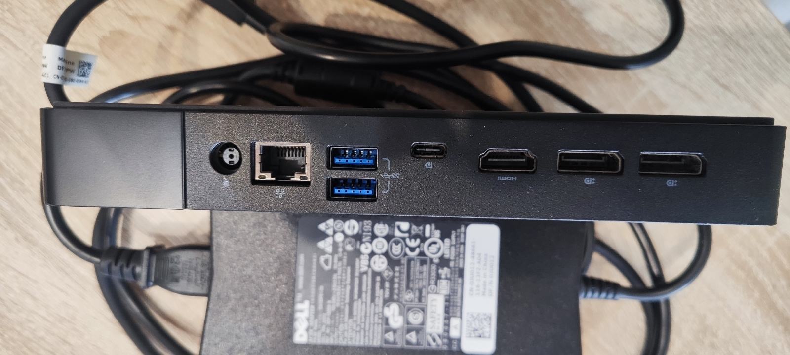 prodajem Dell WD 19 docking station