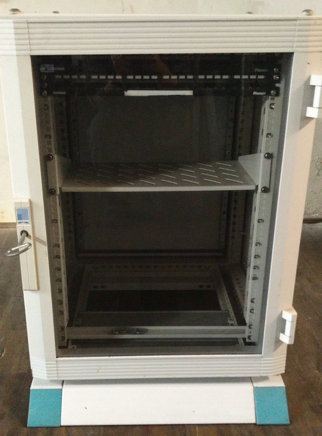 Rittal rack ormar 19 15U