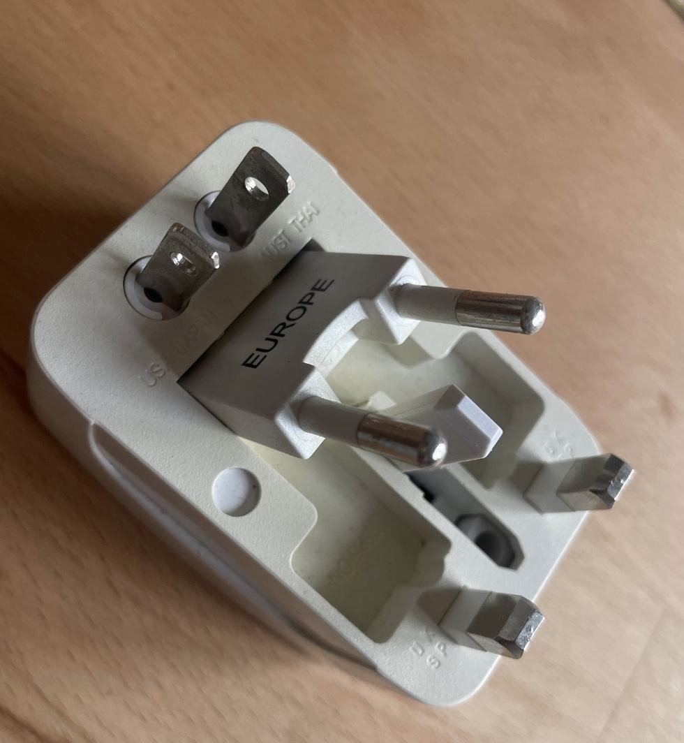 Univerzalni Putni adapter - EU / USA / UK / JAPAN / Australia