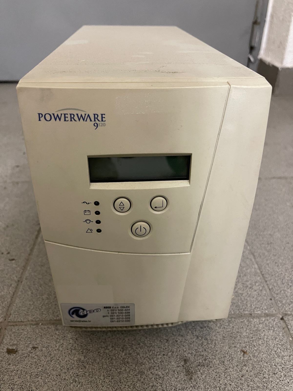 UPS EATON Poweware 9125 1000VA/700W sa baterijama, ispravan