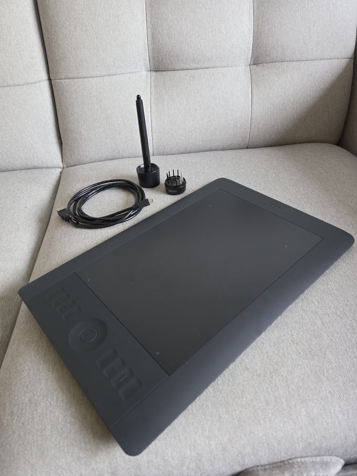 Wacom Intuos 5 M grafički tablet – olovka, rezervni vrhovi