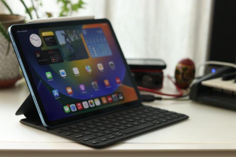 iPad Air 2022 (5. generacija) M1 chip 256GB + iPencil 2 + tipkovnica