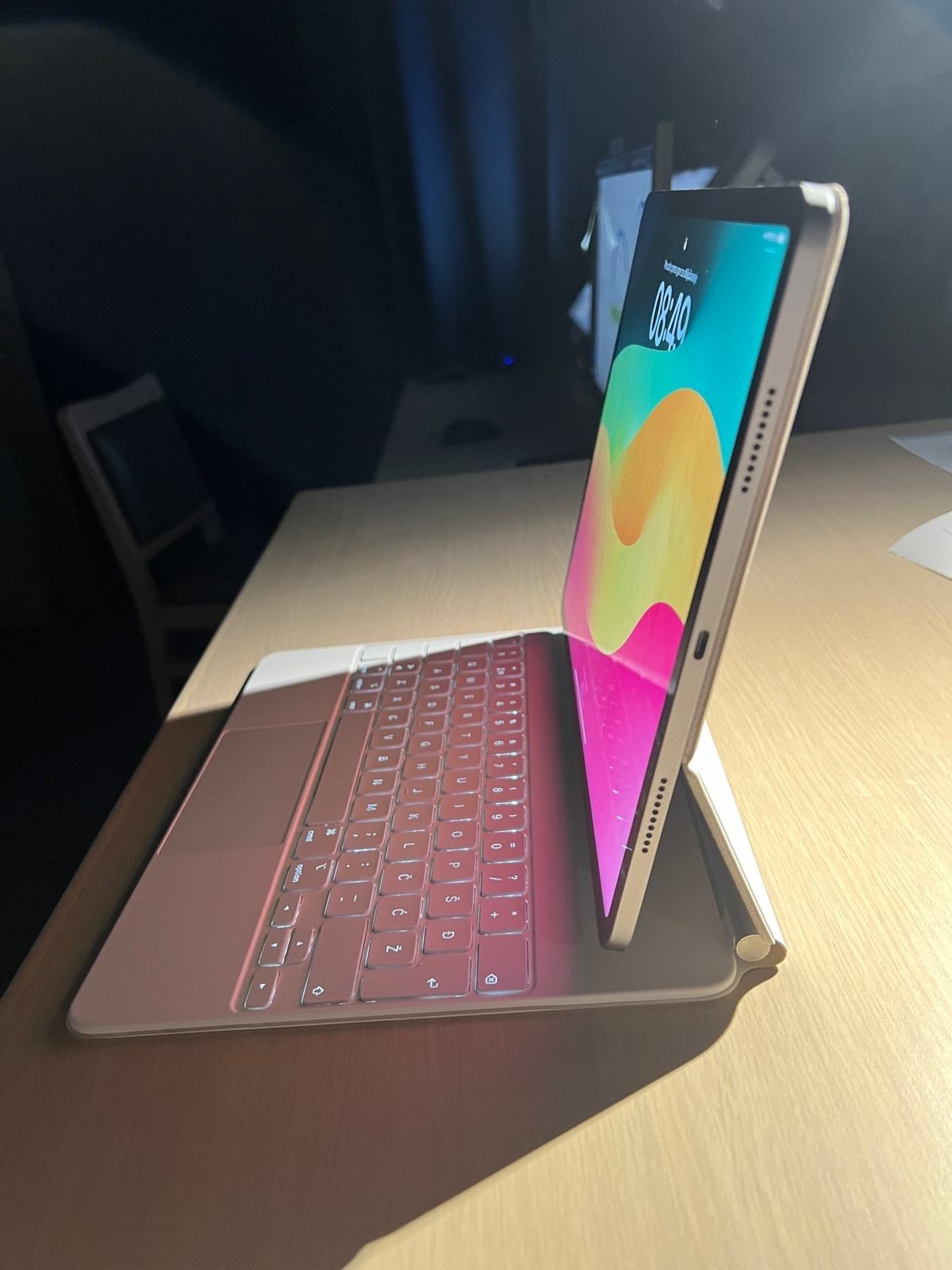 iPad Pro 12.9 (6th Gen), 128GB, WiFi + Smart Keyboard + Pencil