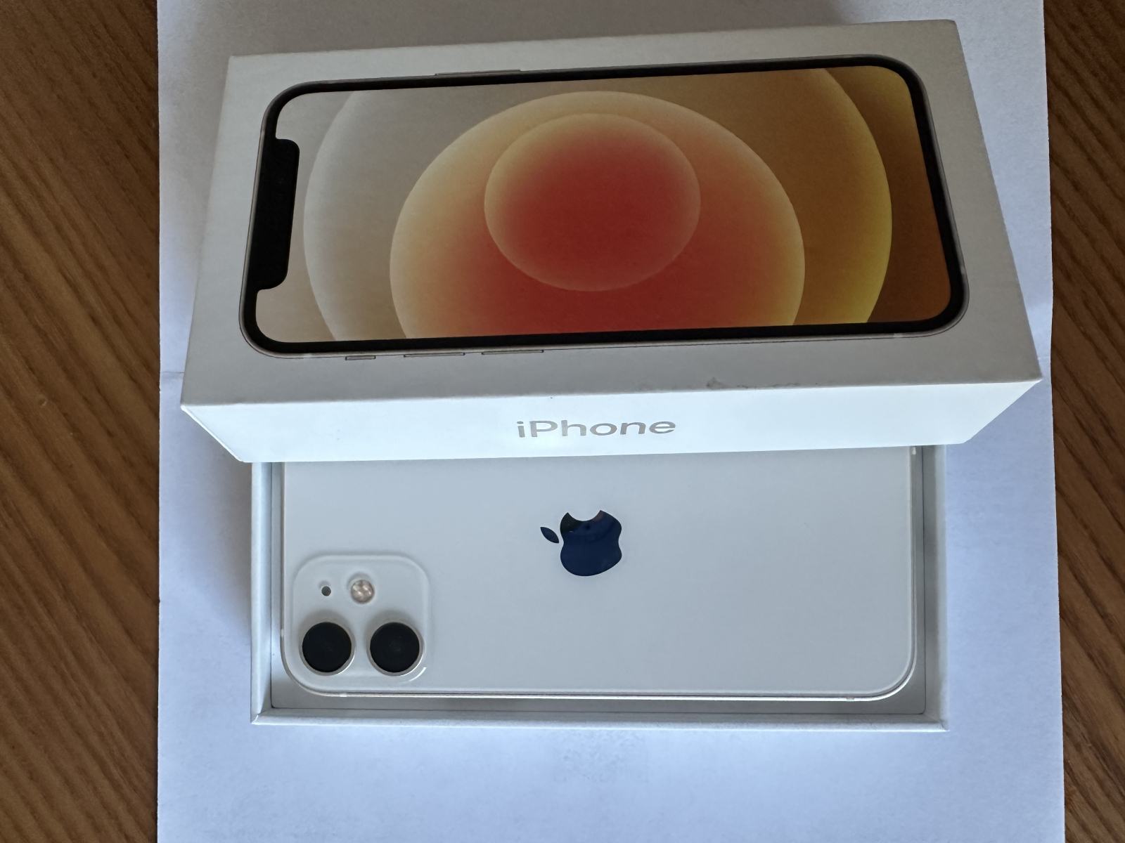 Prodajem iPhone 12 mini, White, 64GB, u savrsenom stanju