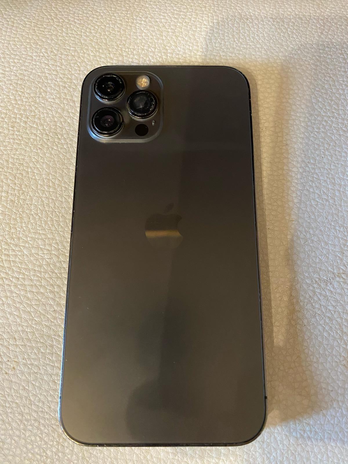 Prodajem mobitel Iphone 12 pro max. Kupljen u Appleu.