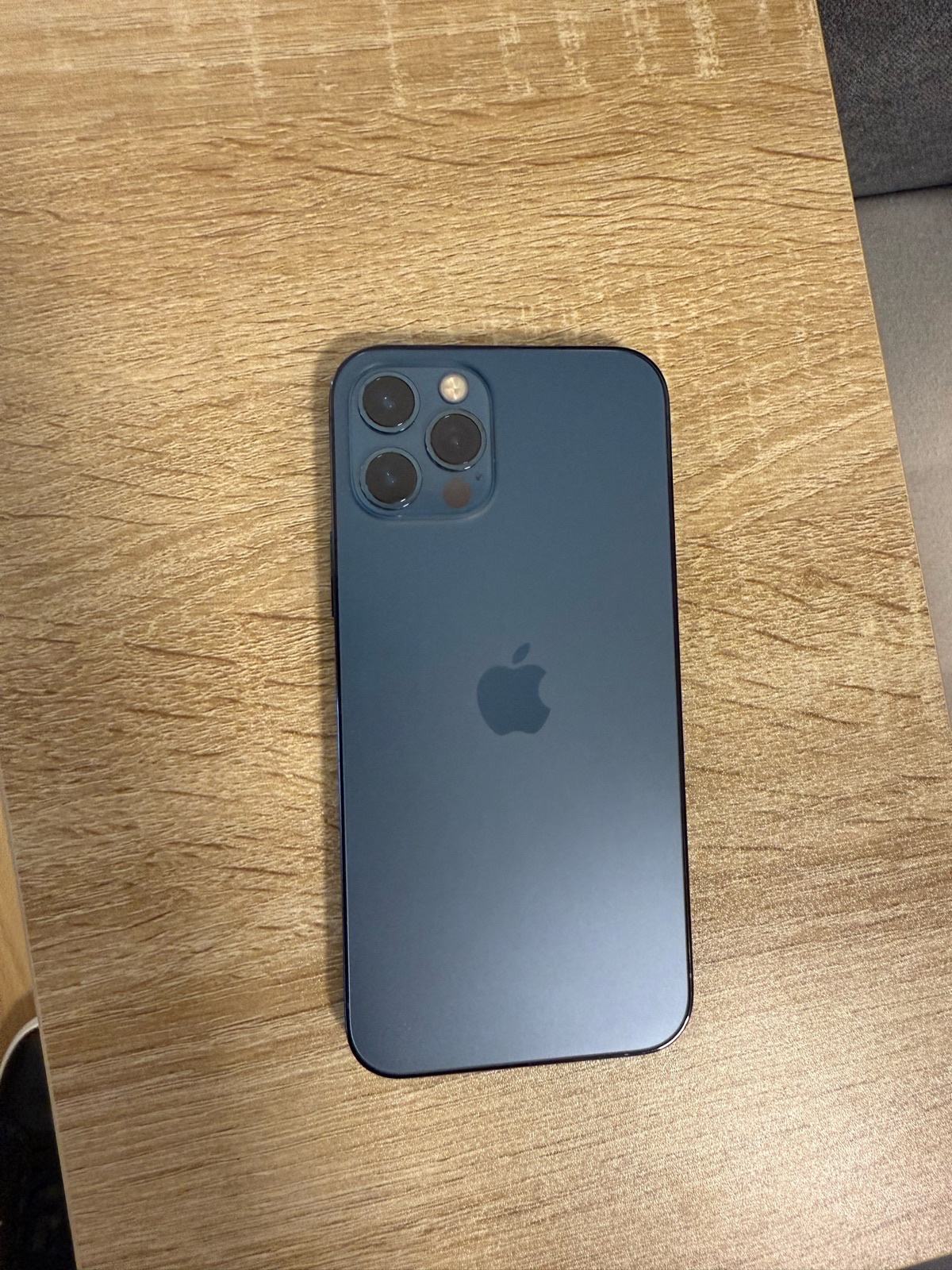 Iphone 12 pro, pacific blue** Stanje 10/10