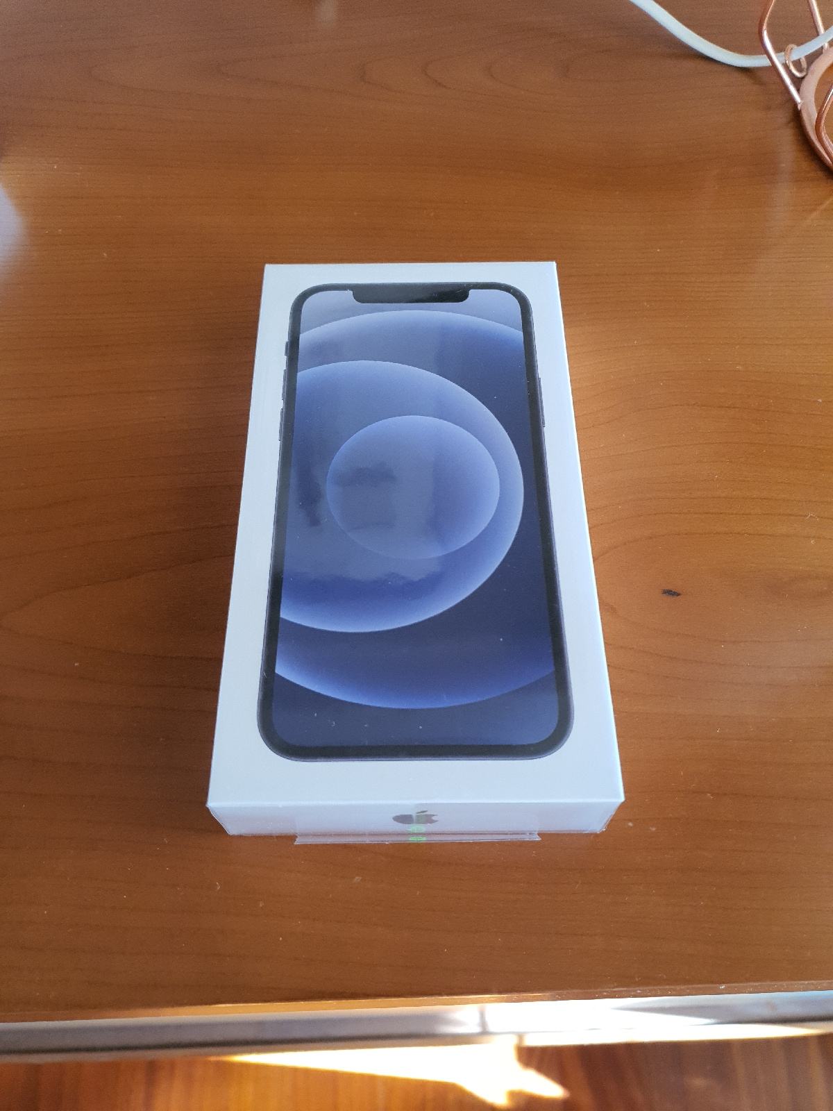Apple iPhone 12 64GB crni+ Punjač
