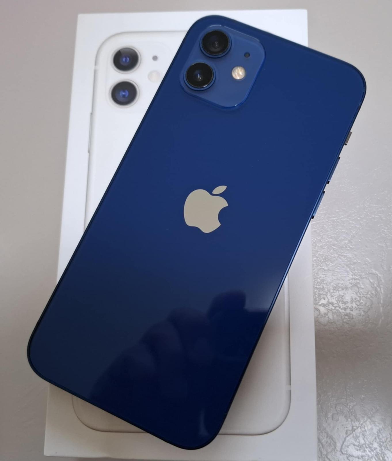 iPhone 12 , 64/4 GB ,Plave boje, Prakticki novi