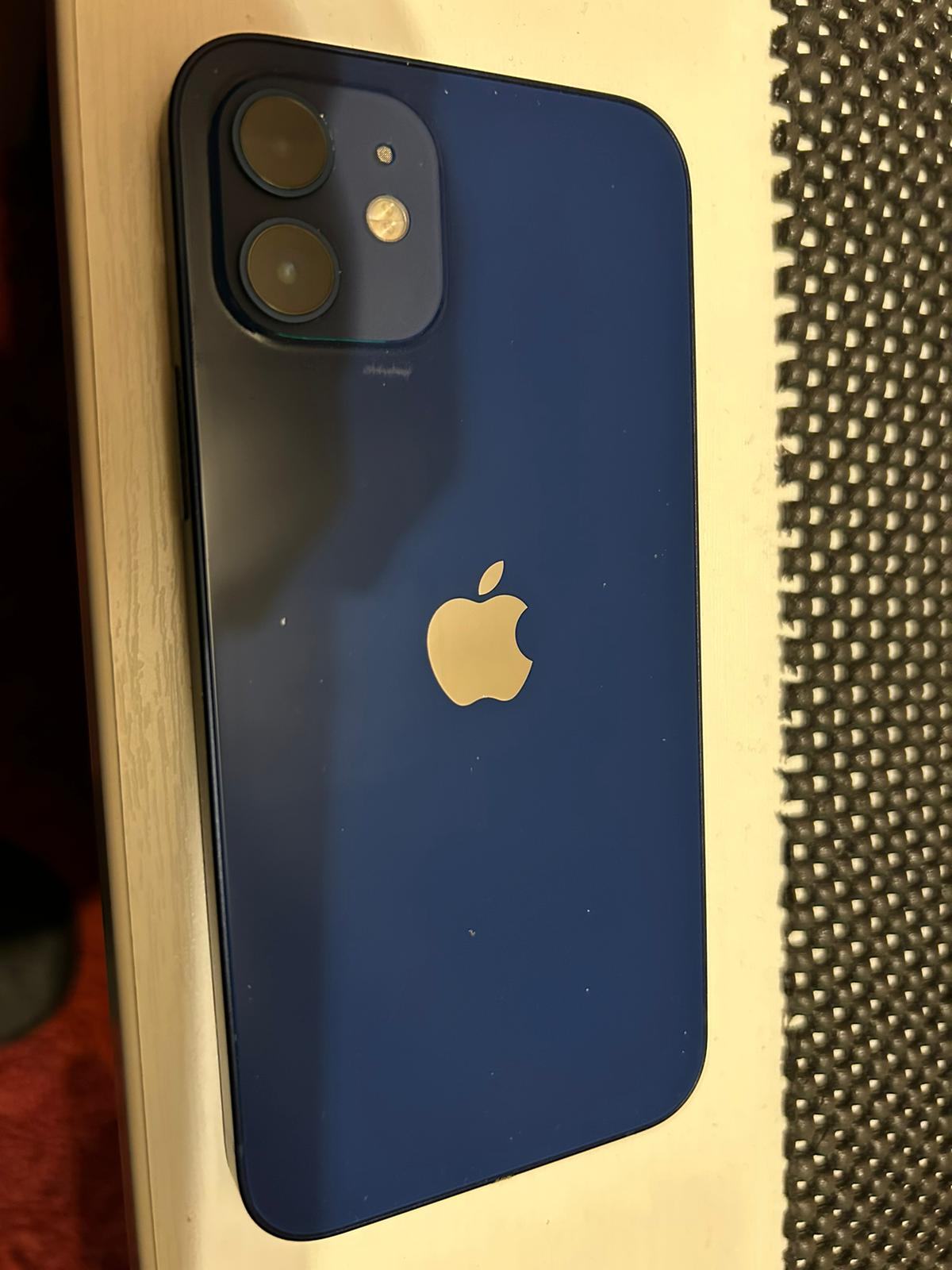 Iphone 12 64GB, plavi + NOVI punjač