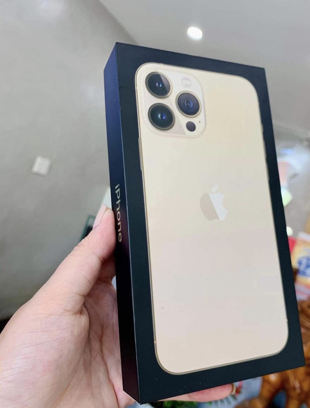 Iphon 13 Pro max gold