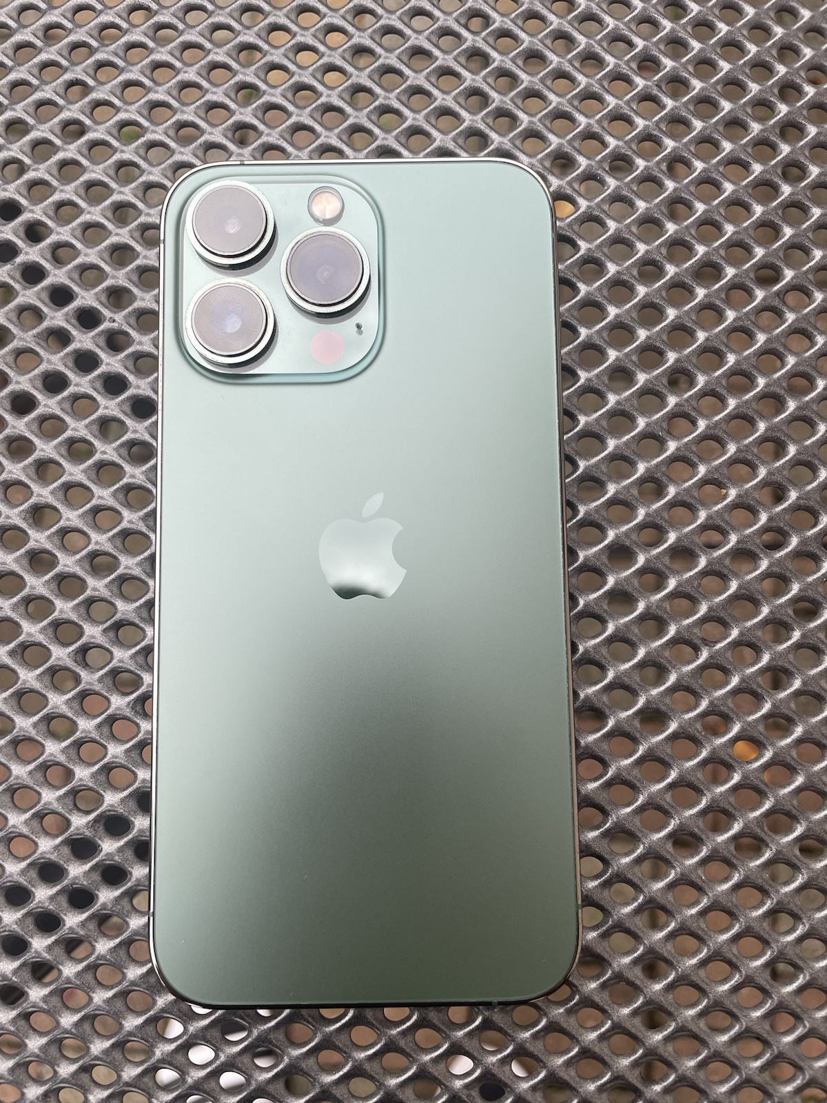IPhone 13 Pro Alpine Green, puno opreme