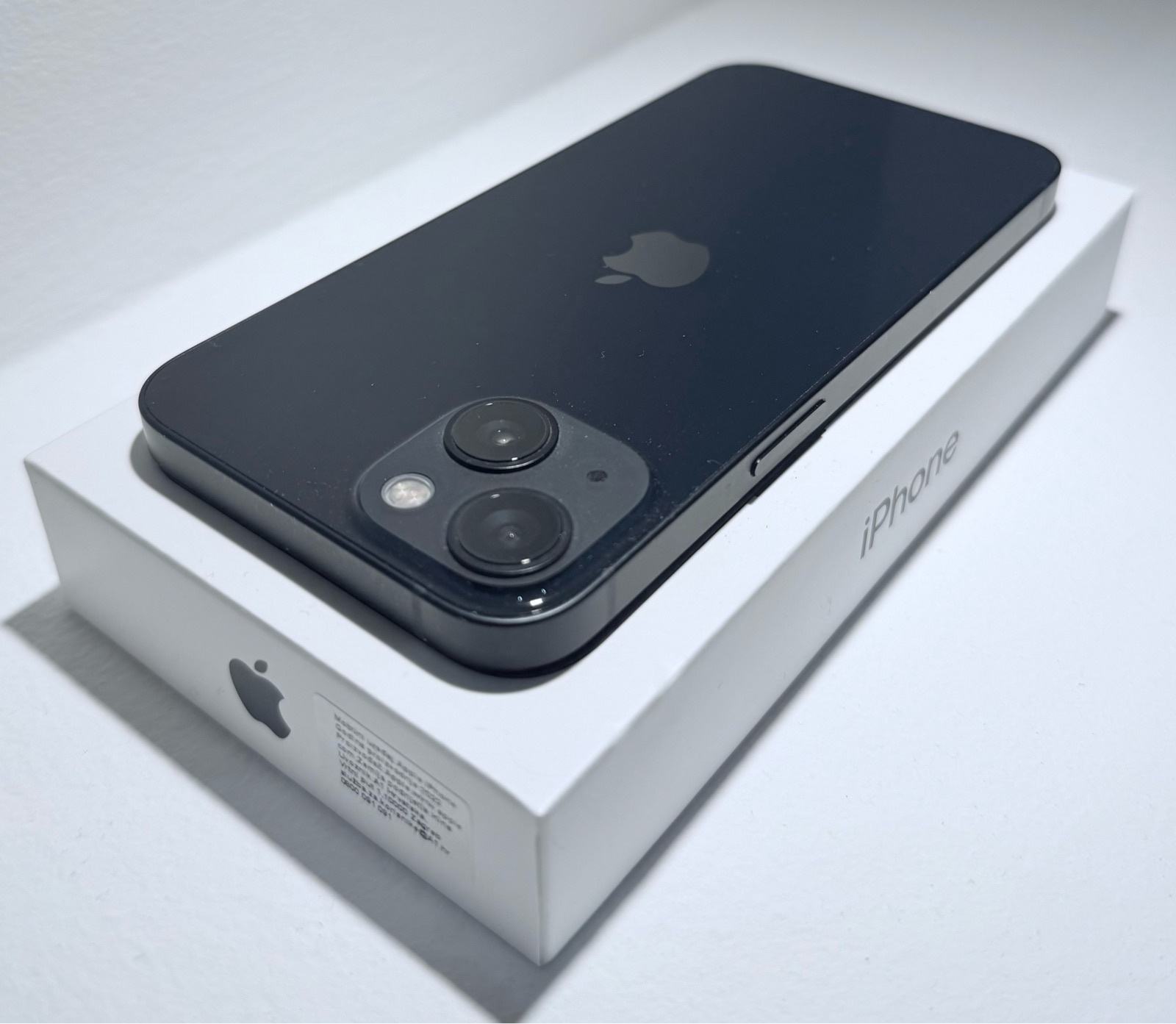 iPhone 13, 128gb, Midnight, baterija 90%, OČUVAN