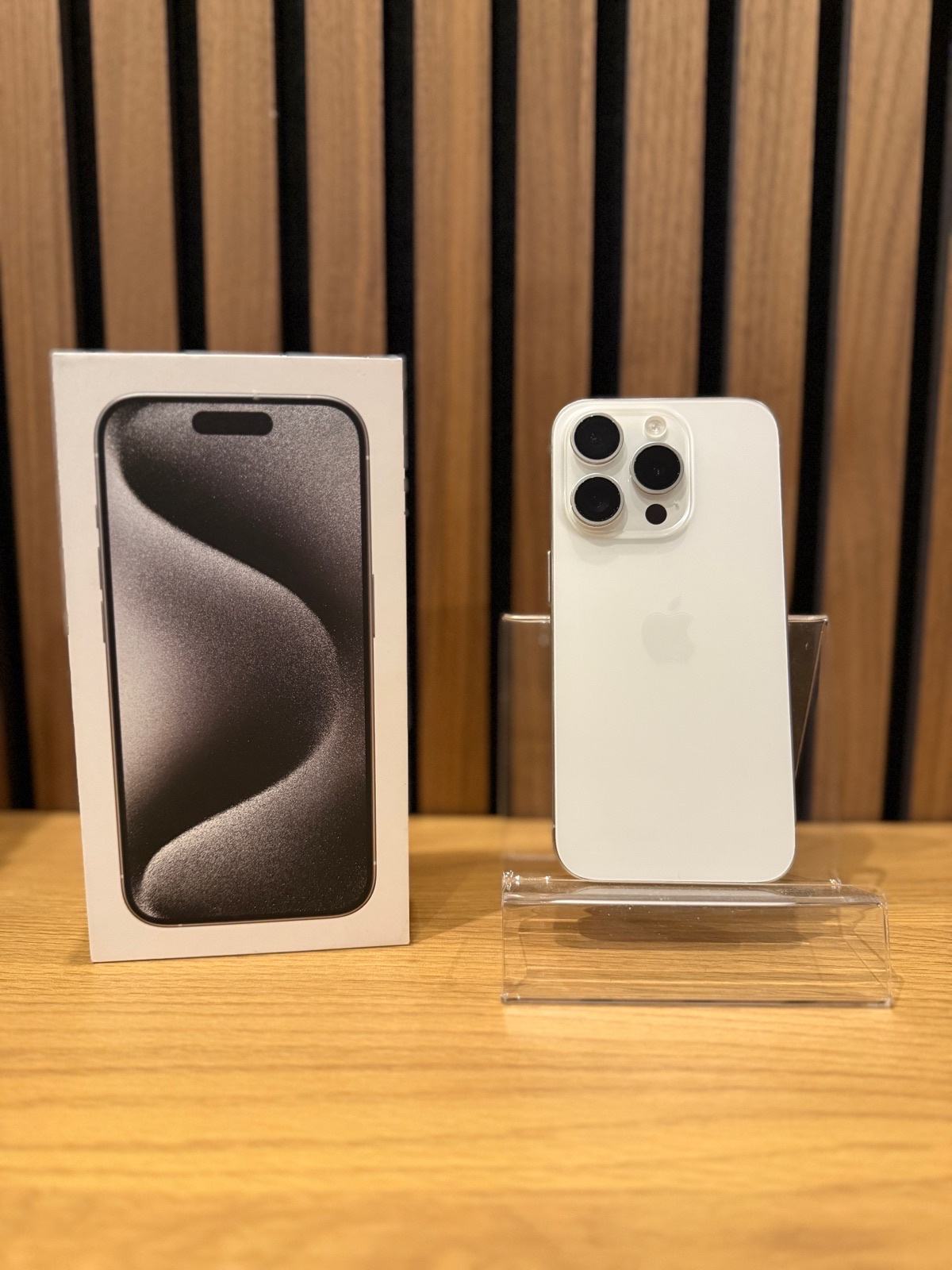 APPLE IPHONE 15 PRO 128GB WHITE R1/RATE/ PHONE FOCUS