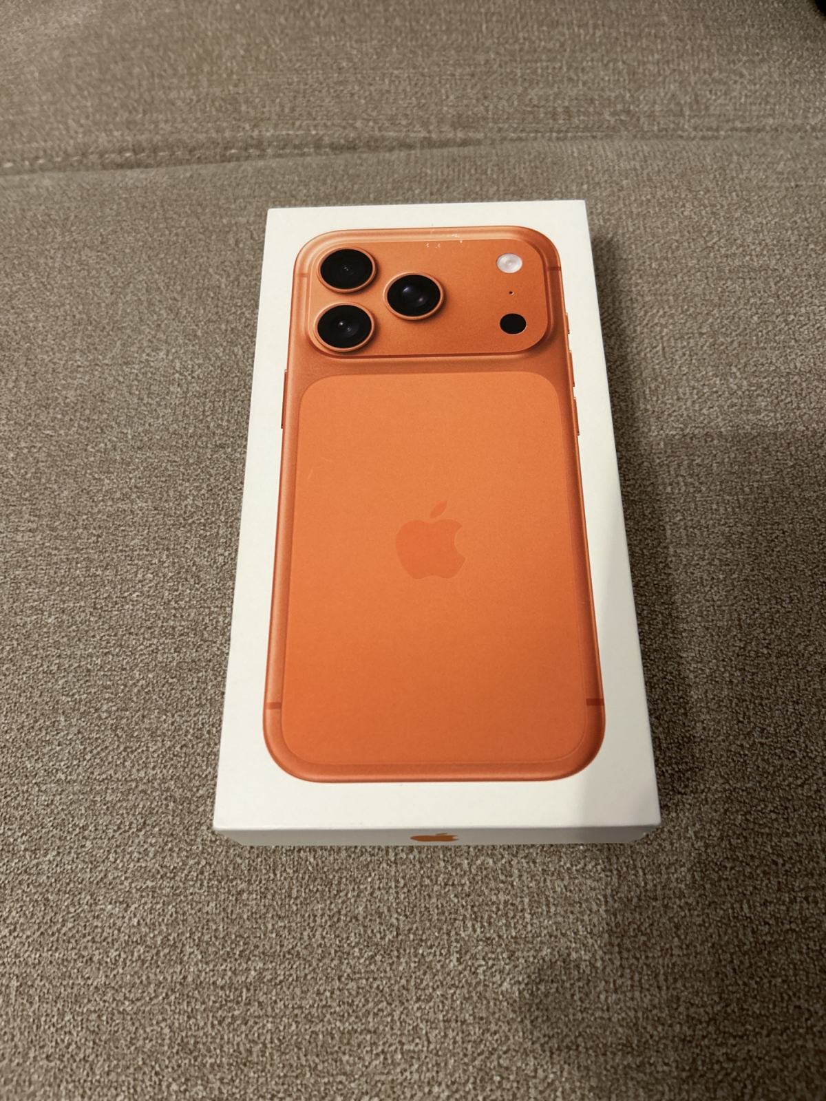 iPhone 17 Pro, 256GB, Cosmic Orange, NOVO
