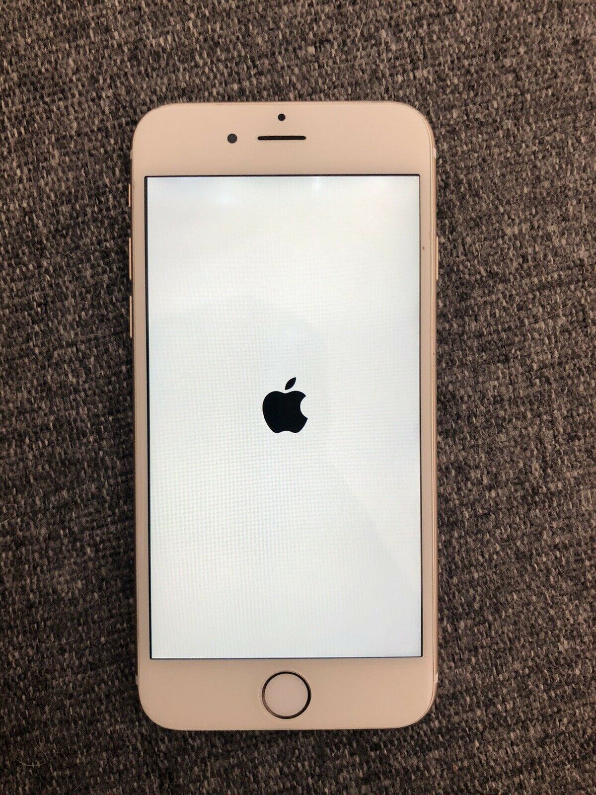 iPhone 6 16 GB zlatni A1586 očuvan 10/10 kao NOVI HRVATSKO sučelje