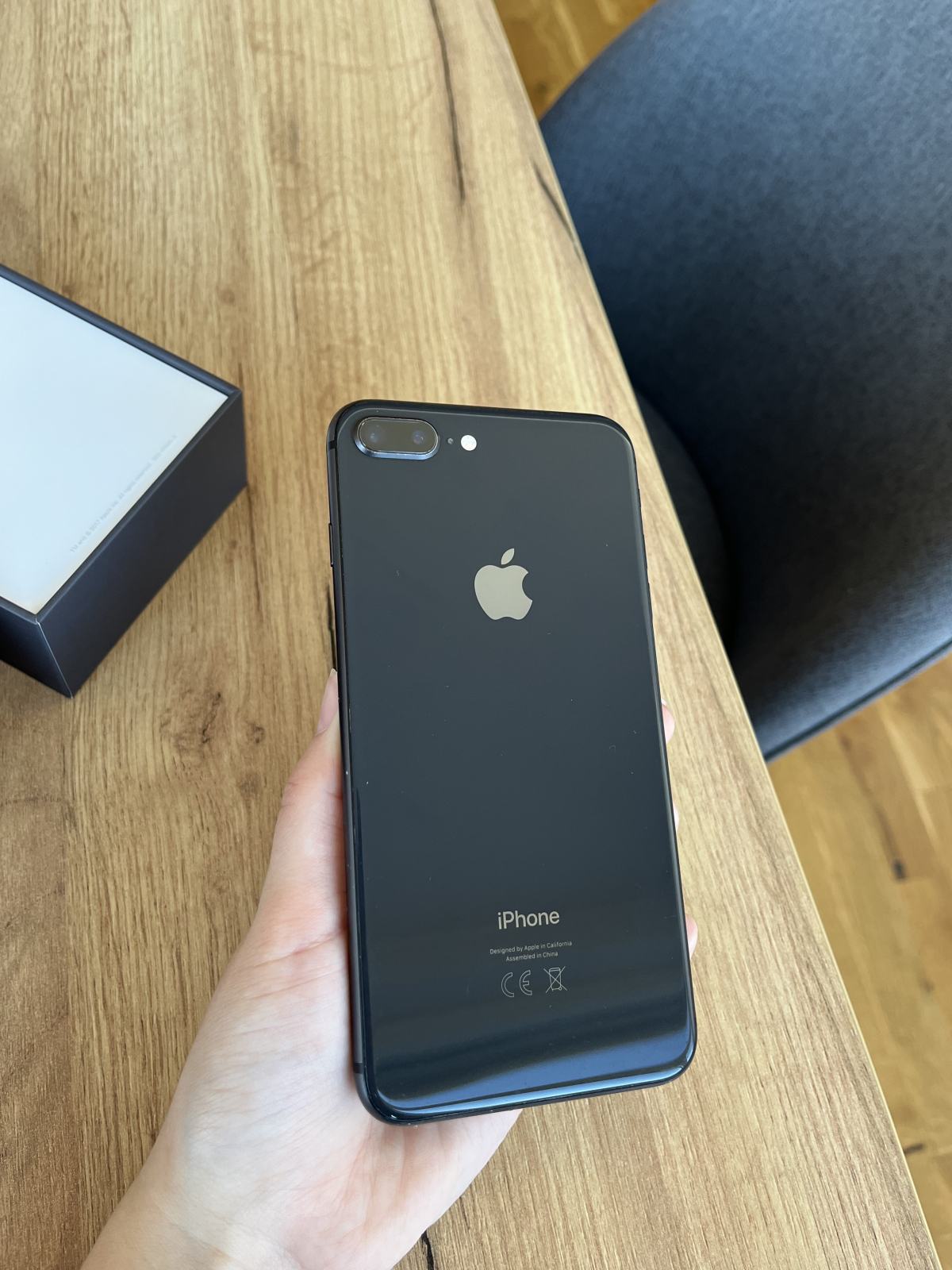 Iphone 8 plus, odlično stanje, kutija+ jamstveni list