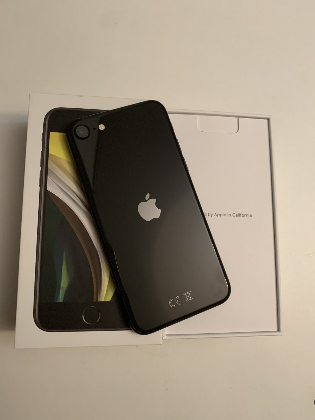 IPHONE SE 2020, Black, 64GB, NOVO, Račun i Garancija