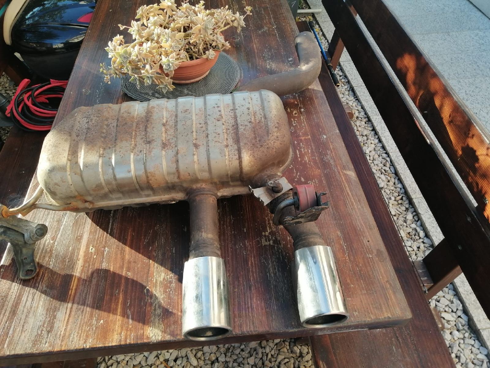 Golf 5 r32 auspuh lonac