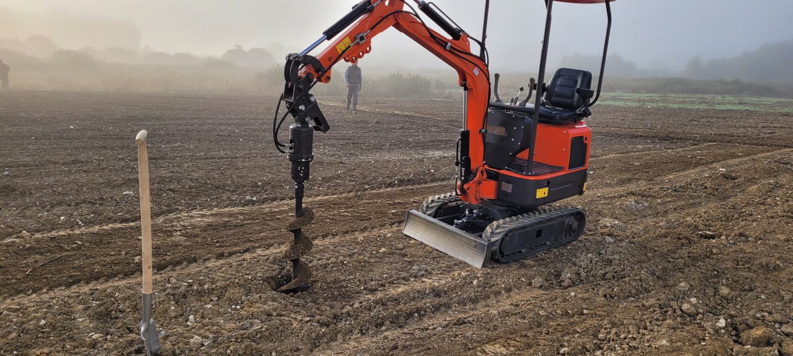 Najam bagera 1.3 Tone Kubota *Nivelirka *Svrdlo *Zahvatna Klješta
