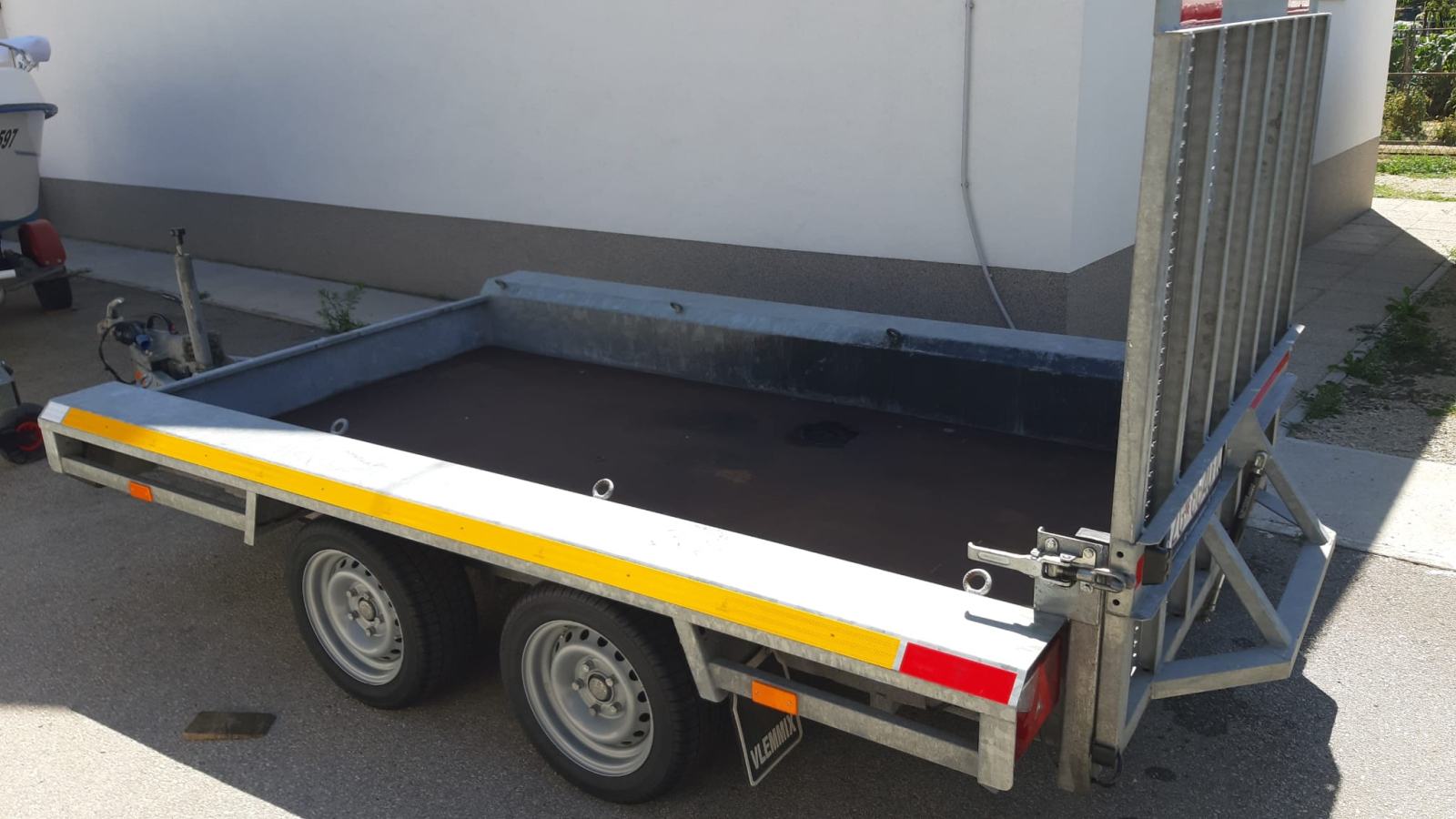 Usluga prijevoza strojeva prikolicom labudicom DO 2800 KG