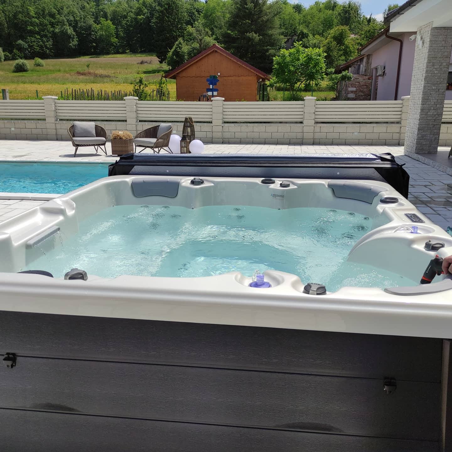 Vanjski hidromasažni bazen 5 osoba 190x190cm