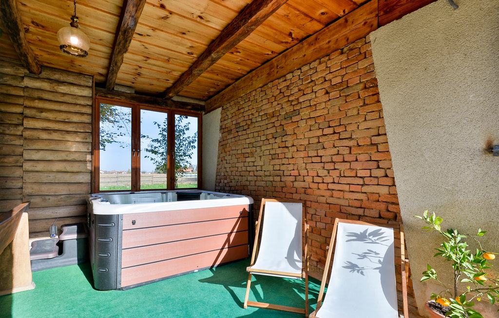 Jacuzzi SPA LOUNGE 5