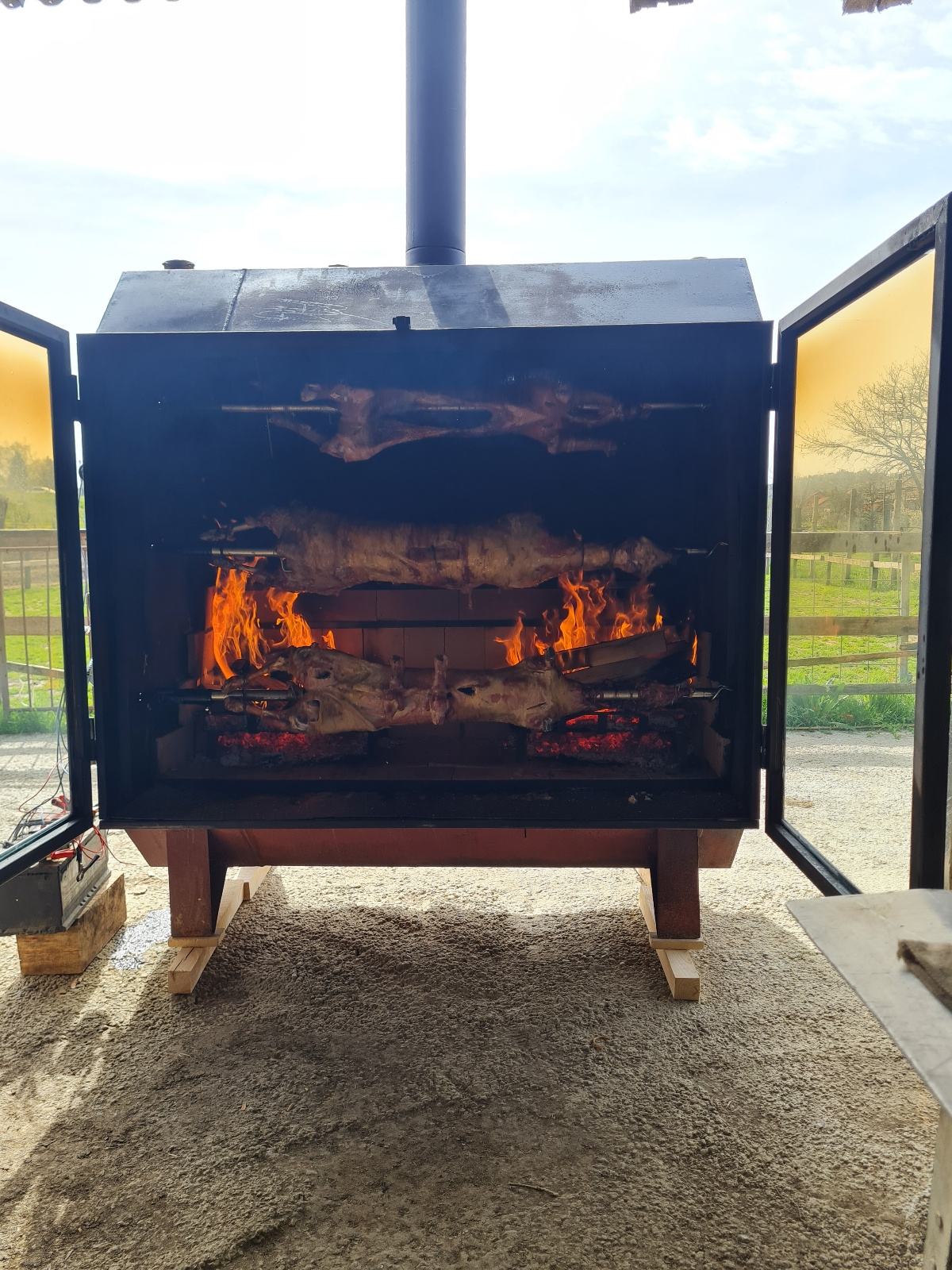 Janjetina sa ražnja, Domaće janje, Janjac, pećen na ražnju 33 e