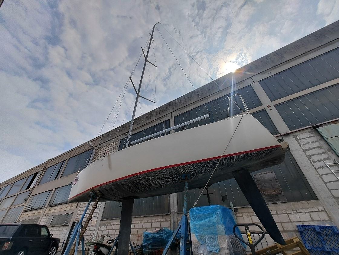 Na prodaju: Natjecateljska jedrilica Racer 33