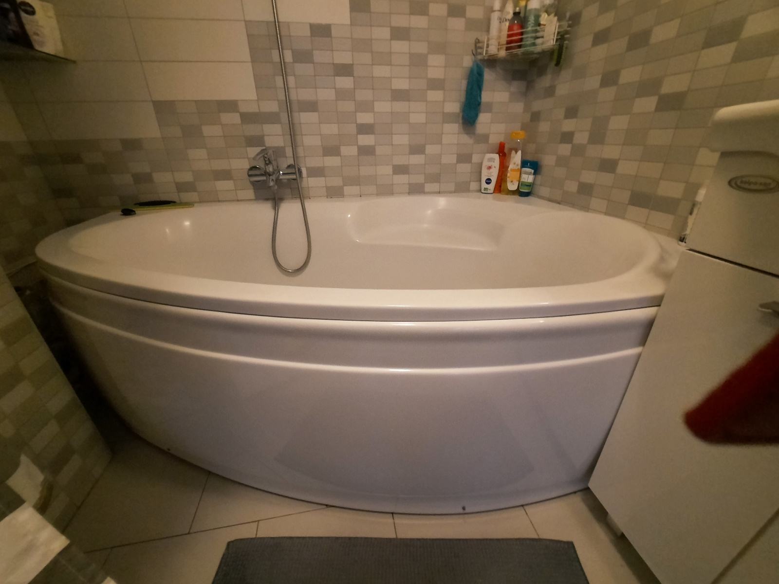 Kutna kada s oblogom
