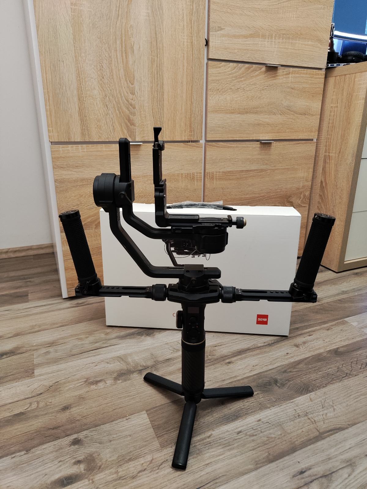 Zhiyun Crane 2s gimbal + dual handle