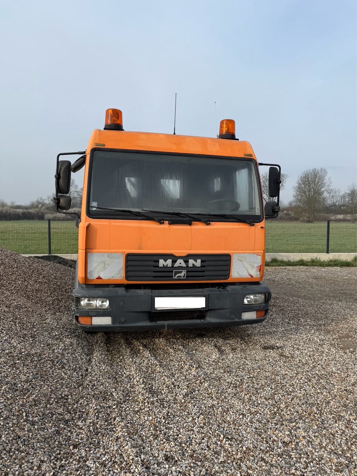 Man le2000 8.180 + kran hiab u35, 2002 god.