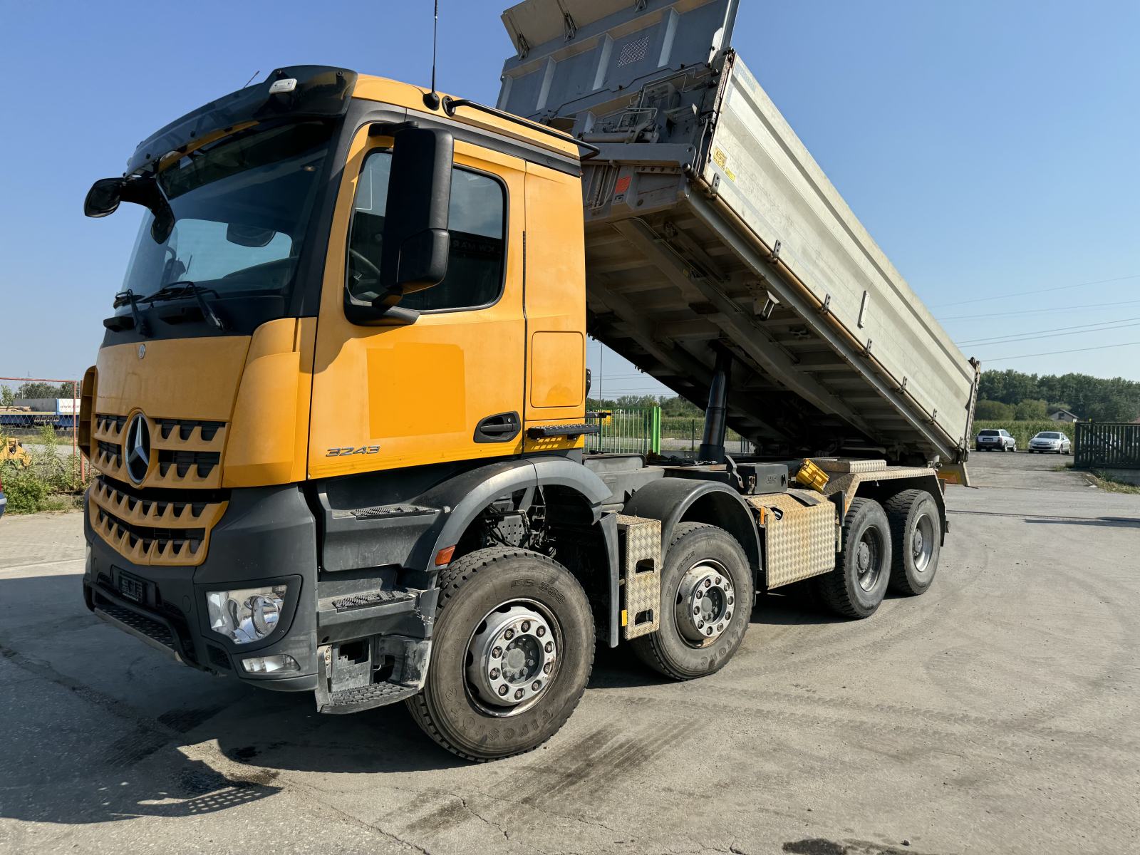 Mercedes Arocs 3243, 2016 god.