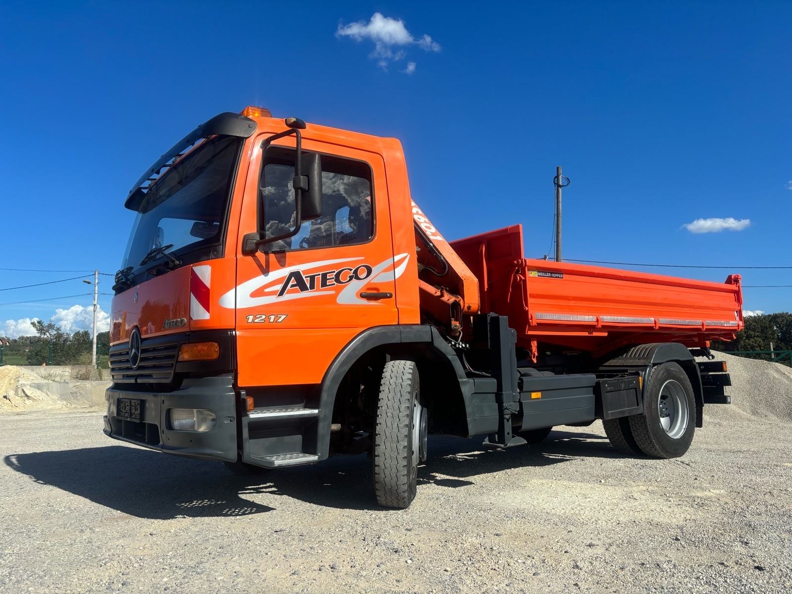 Mercedes Benz Atego 1217 kiper sa kranom, 2000 god.