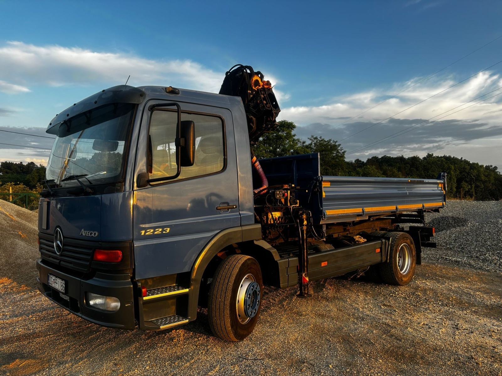 Mercedes Benz Atego 1223 Kiper kran Hiab, 2002 god.