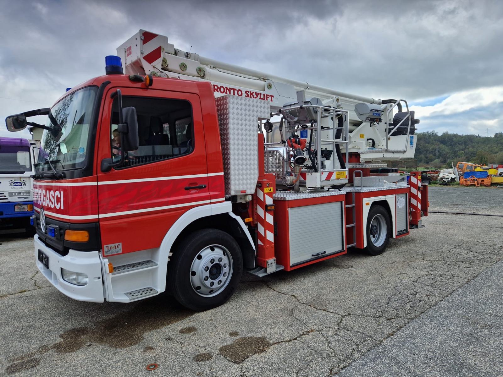 VATROGASNA HIDRAULIČNA PLATFORMA SA KORPOM MECEDES BRONTO SKYLIFT, 2000 ...