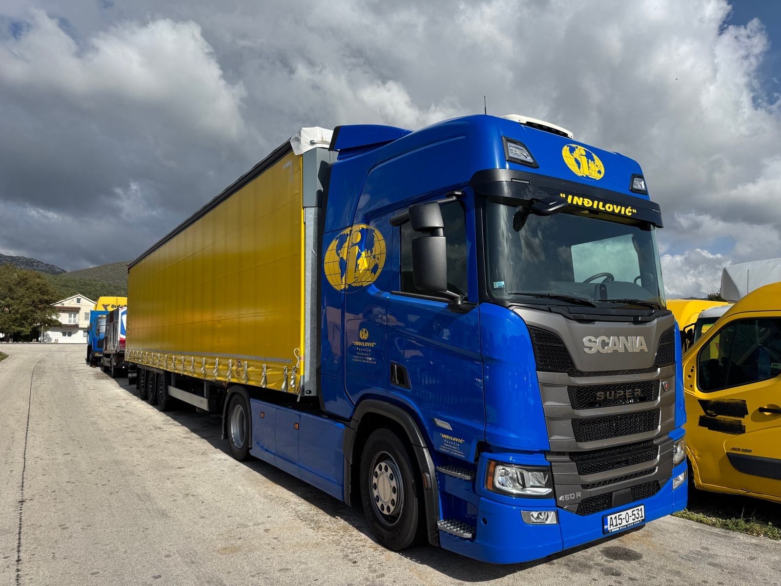 SCANIA 460R i SCHMITZ ŠLEPA, 2024 god.