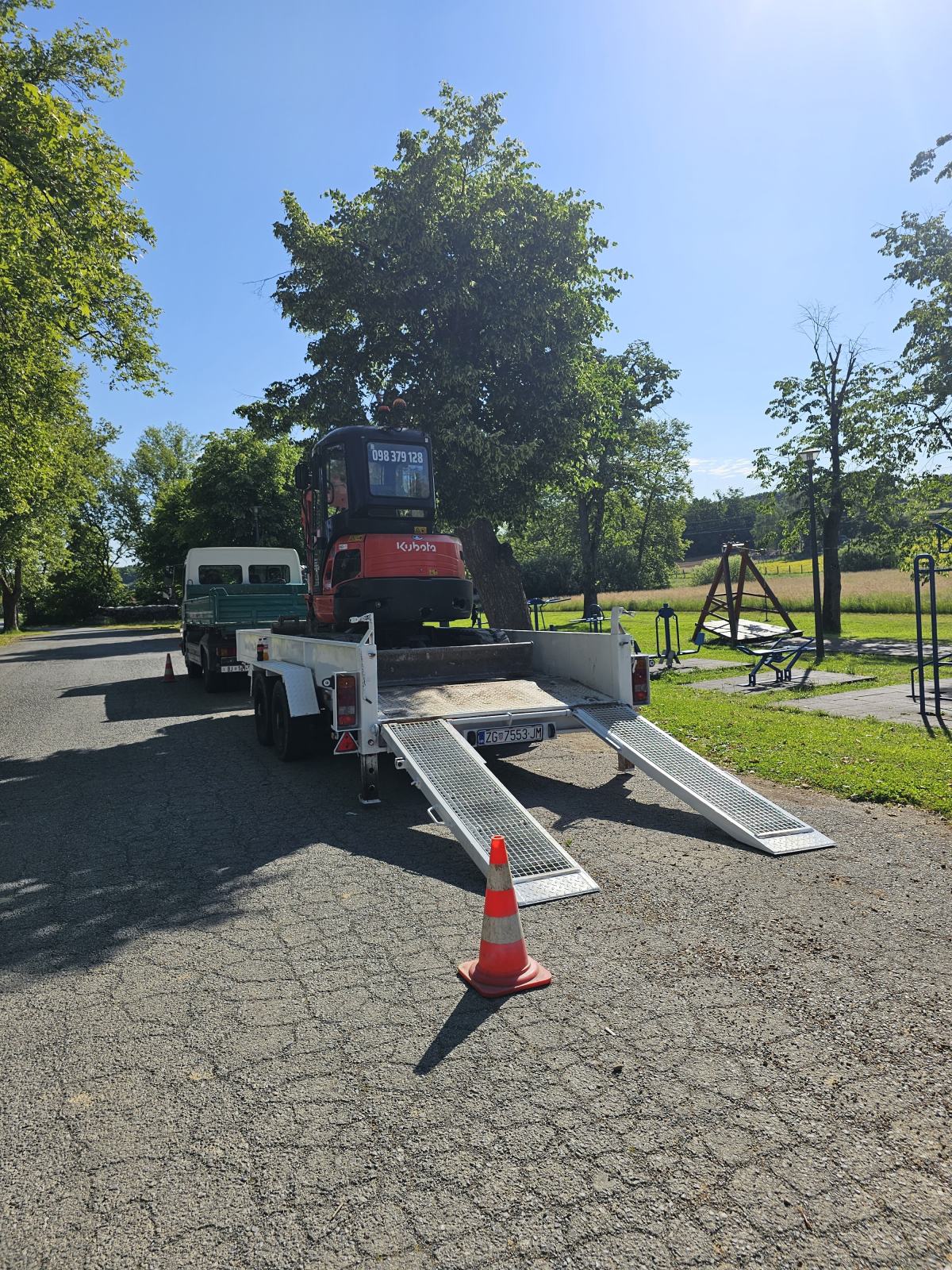 Labudica za strojeve HKM 7.5 t, 2004 god.