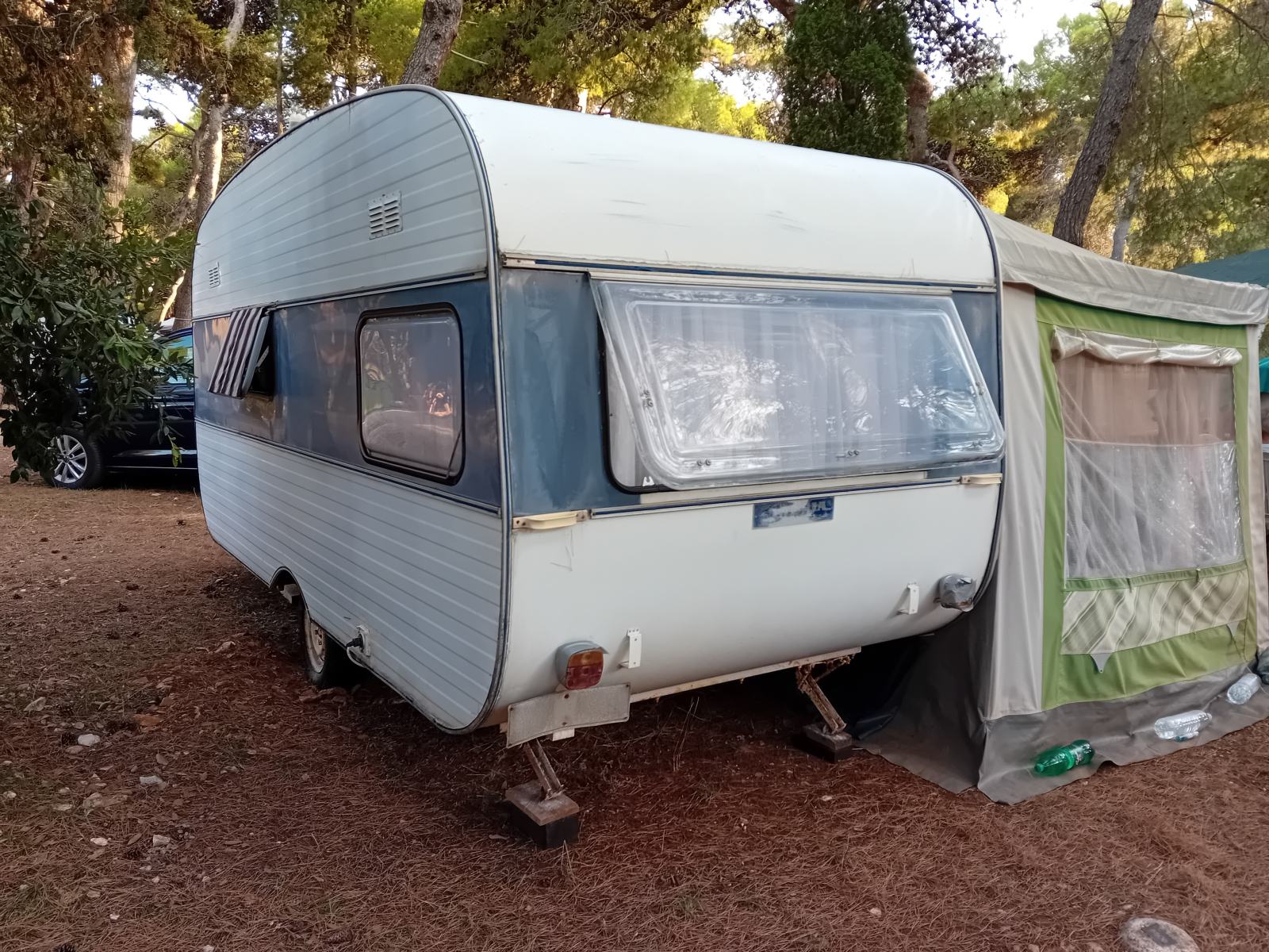 POKLANJAM KAMP PRIKOLICU ADRIA 450