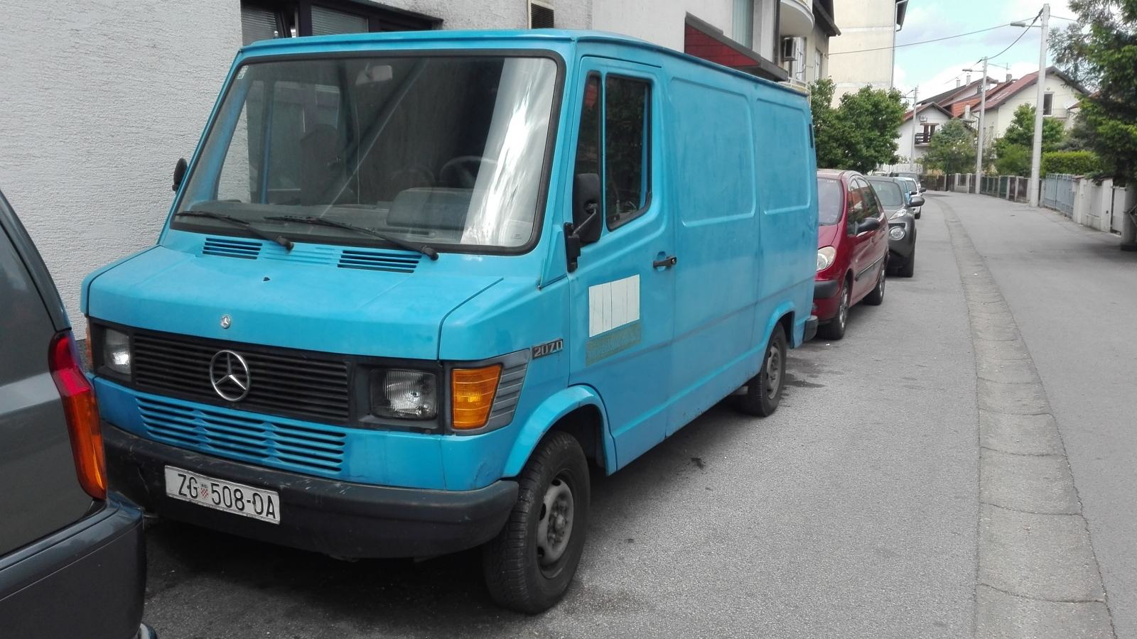 Mercedes 207D automatik, 1987 god.