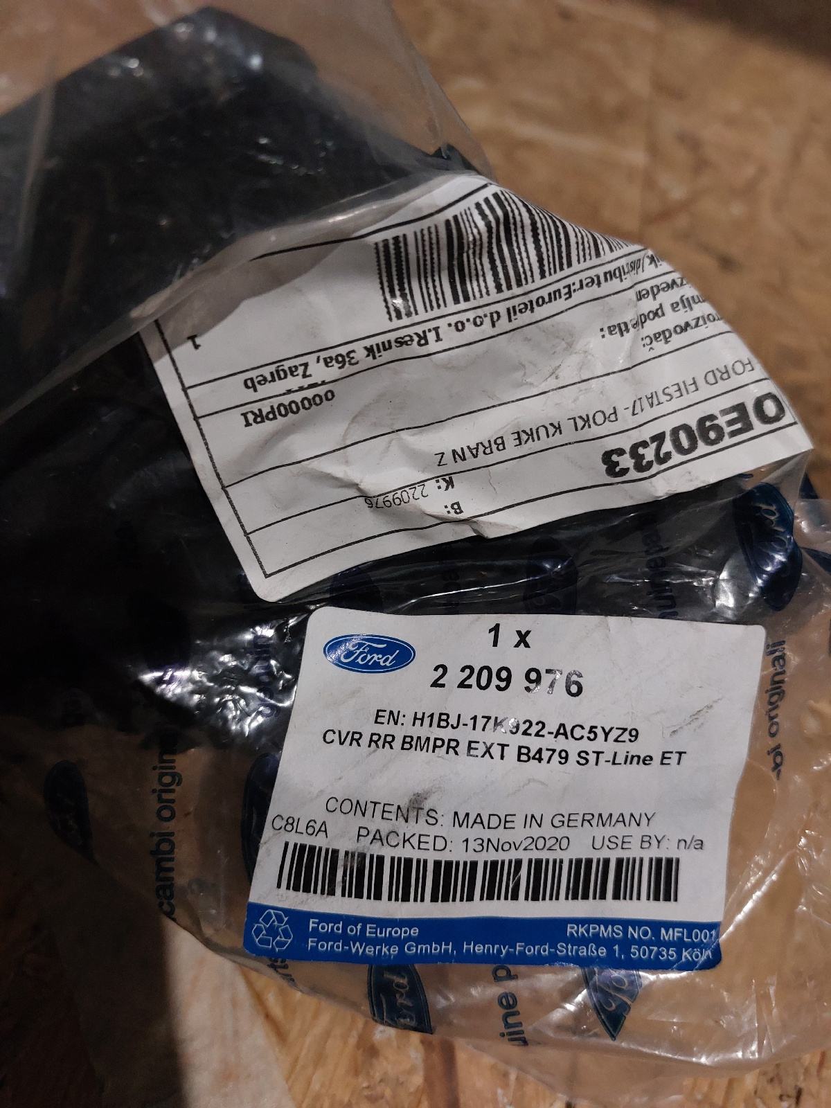 2209976.Ford fiesta mk7,poklopac za kuku zadnjeg branika